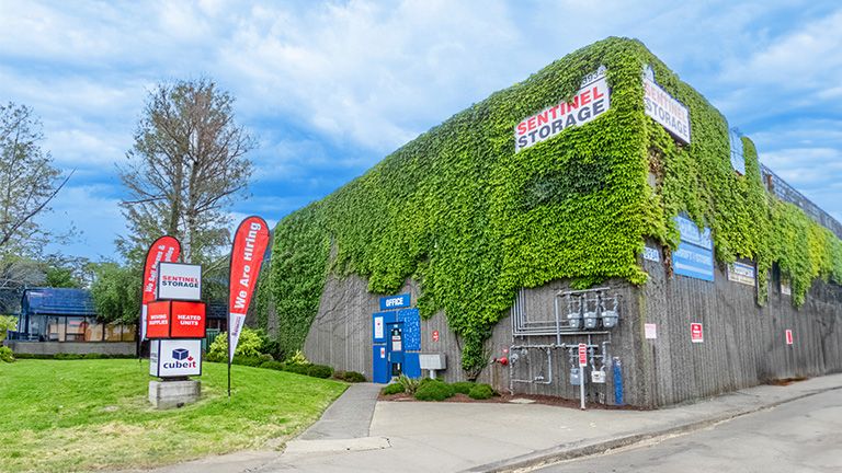 Victoria Storage Units @ 3934 Quadra St 4 Weeks Free